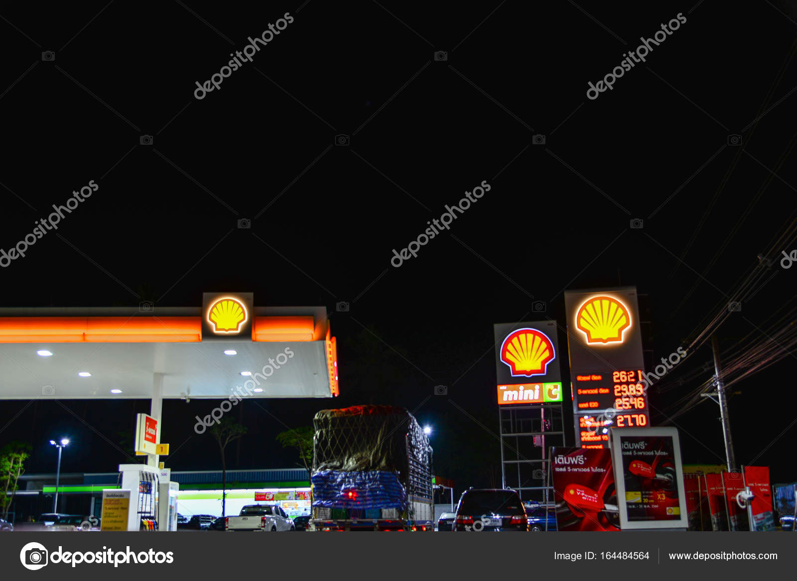 Shell gas station on July 7, 2017 in Bangkok,Thailand. – Stock ...