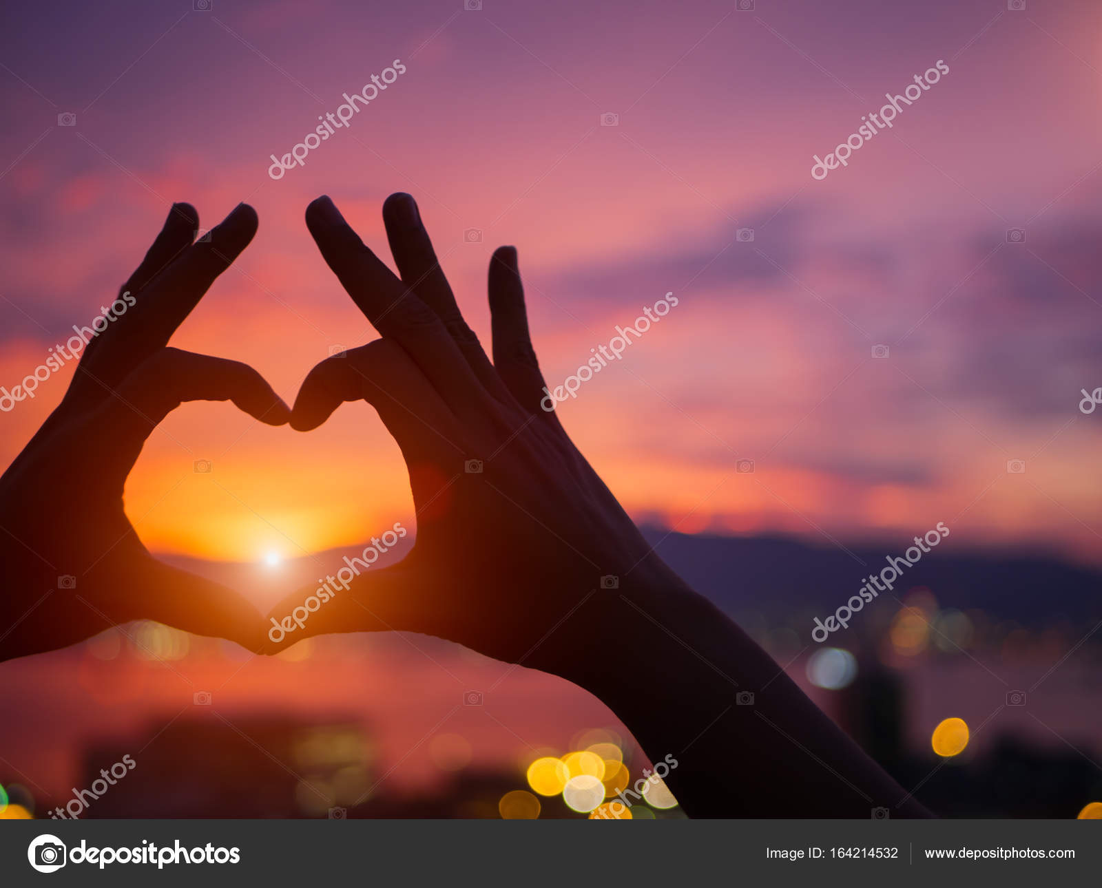 Heart In The Sunset Wallpaper