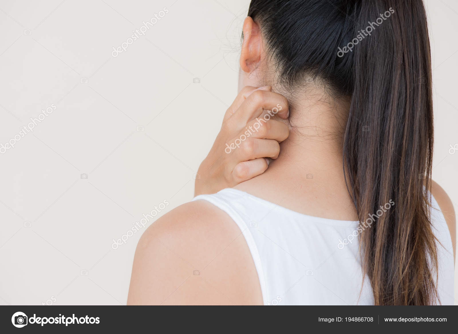 Close up woman hand scratch the itch by hand at neck and back. Stock ...