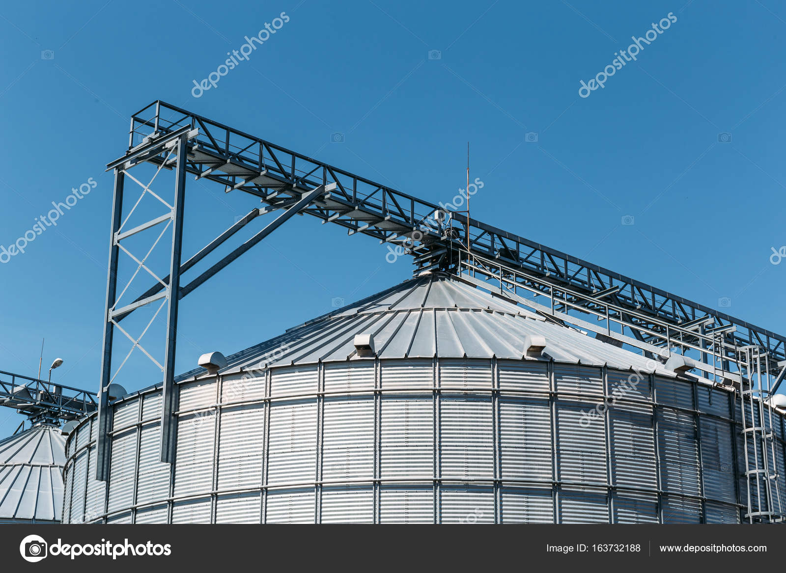 Steel round agriculture warehouse — Stock Photo © DedMityay #163732188