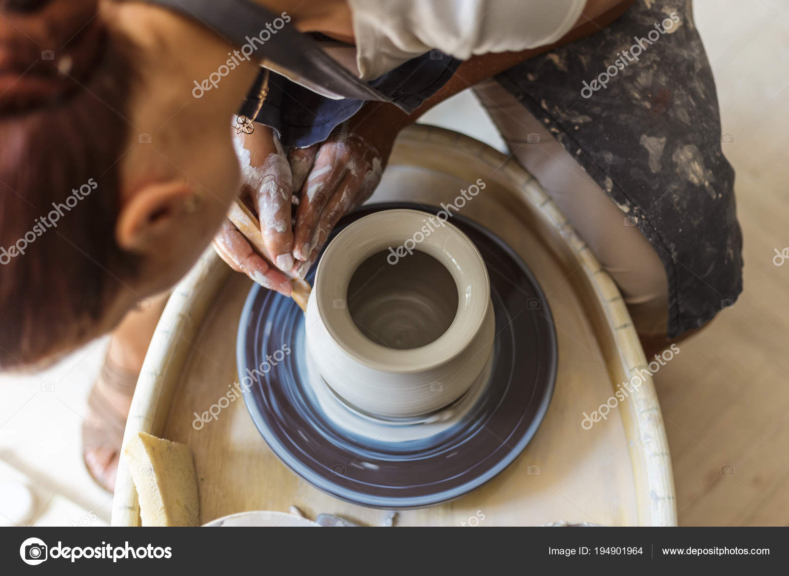 Potter making ceramic pot or vase on pottery wheel — Stock Photo ...