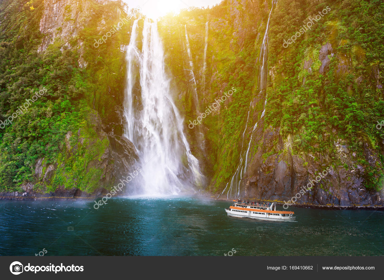 Stirling Falls at Milford Sound, New Zealand — Stock Photo © BiancoBlue ...