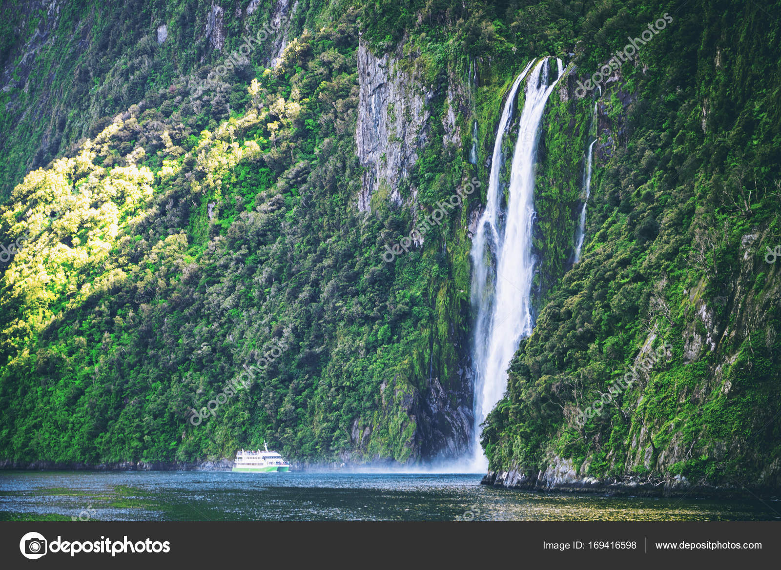 Scenic cruise approaches waterfall, Milford Sound. — Stock Photo ...