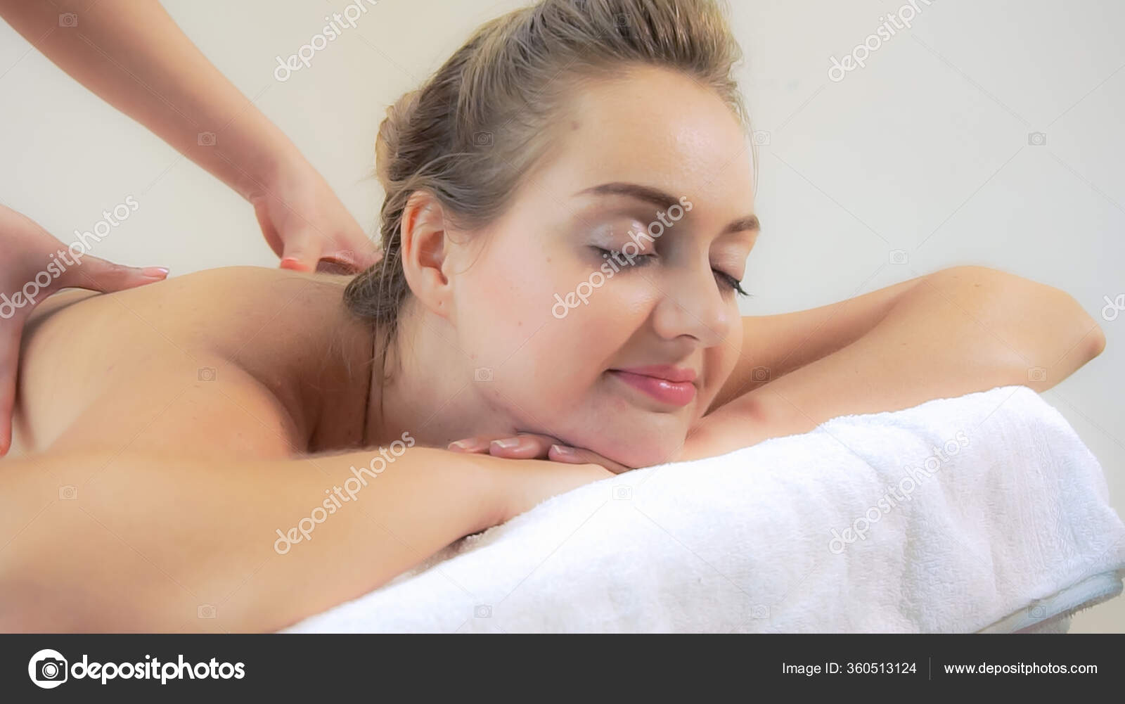 Relaxed Woman Getting Back Massage Luxury Spa Professional Massage Therapist — Stock Photo ...